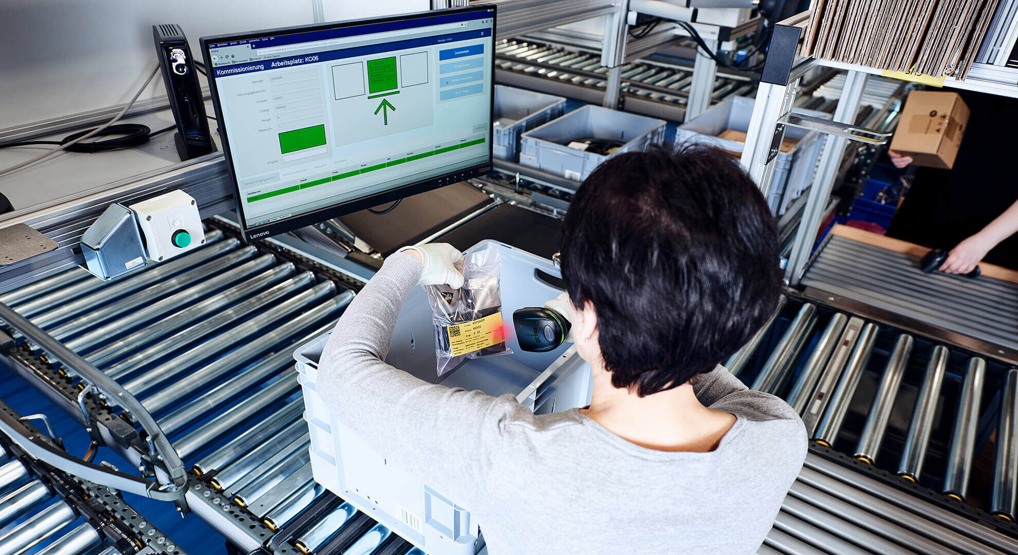 Work stations in logistics: ergonomics, efficiency, quality I KNAPP