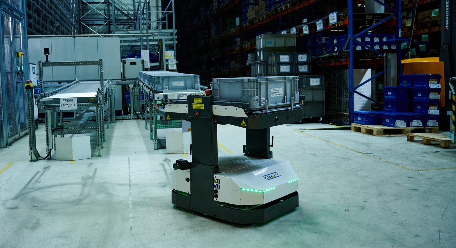 AGV vs. AMR: Differences and Advantages – KNAPP