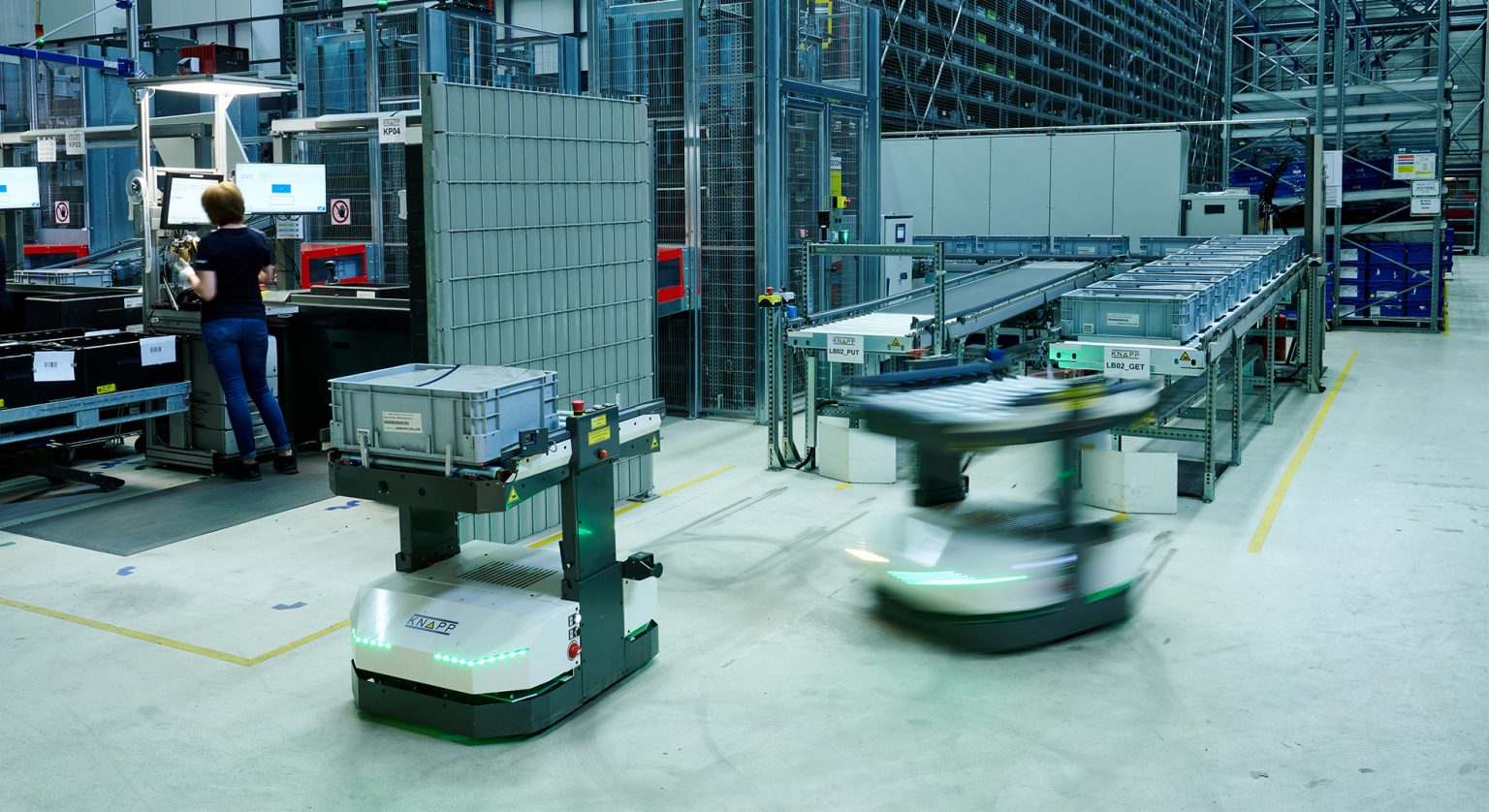 AGV vs. AMR: Differences and Advantages – KNAPP