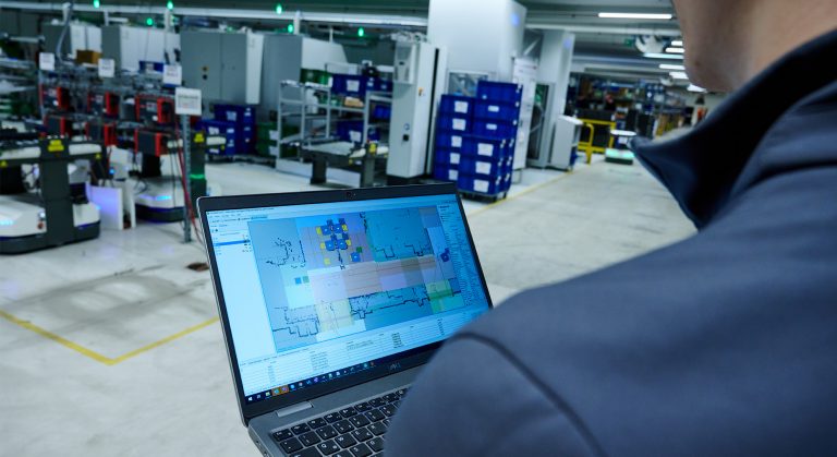 AMR vs AGV: Differences and Advantages I KNAPP