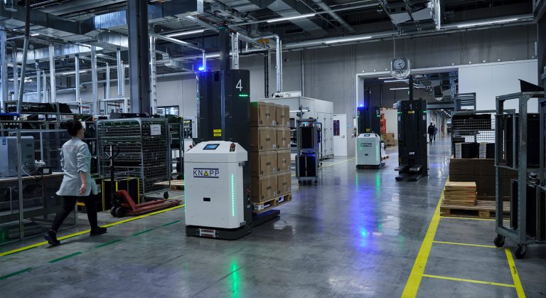 AGV vs. AMR: Differences and Advantages – KNAPP
