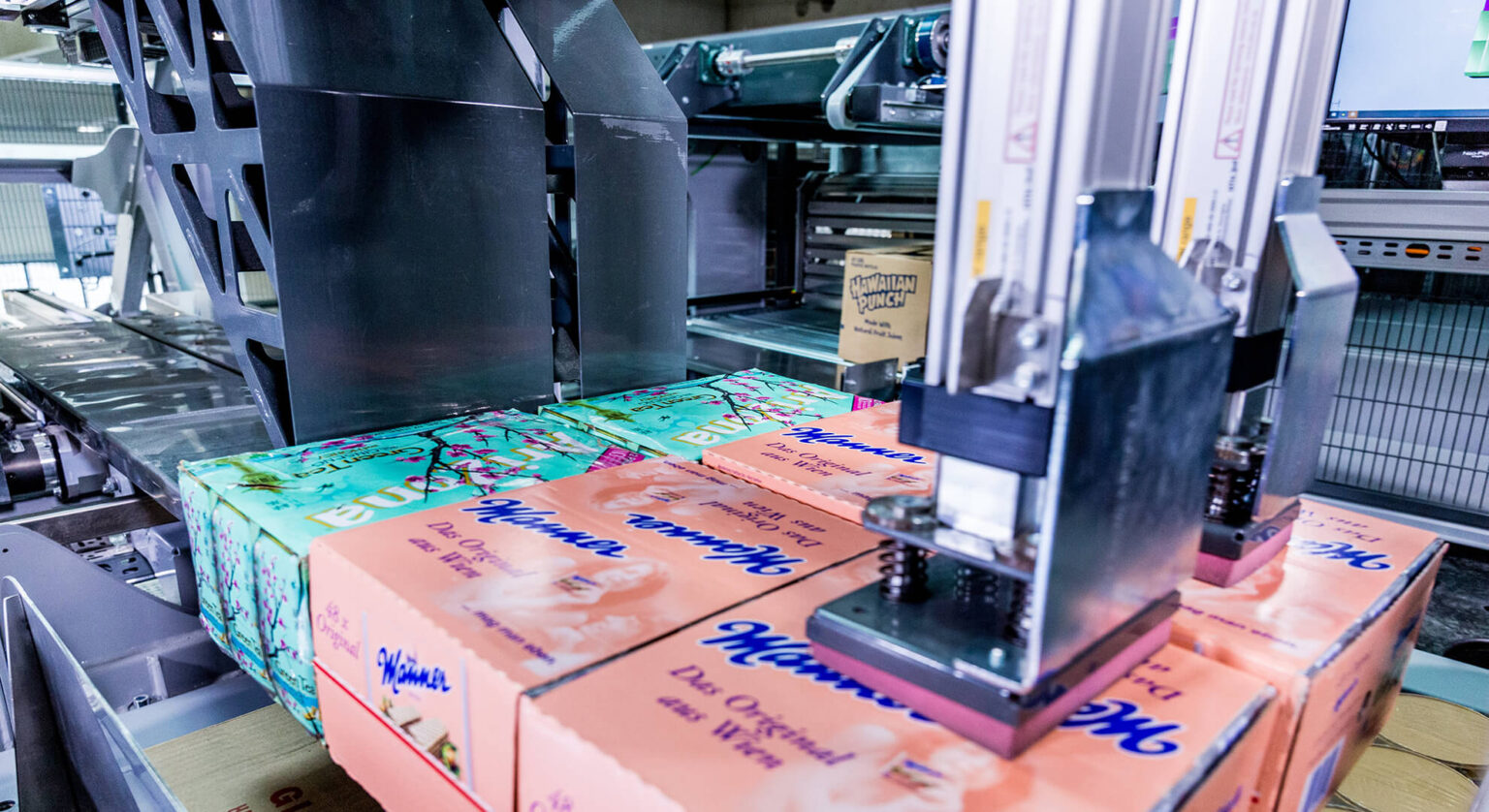 Fully Automatic Full Case Picking for Flexible Store Delivery - KNAPP