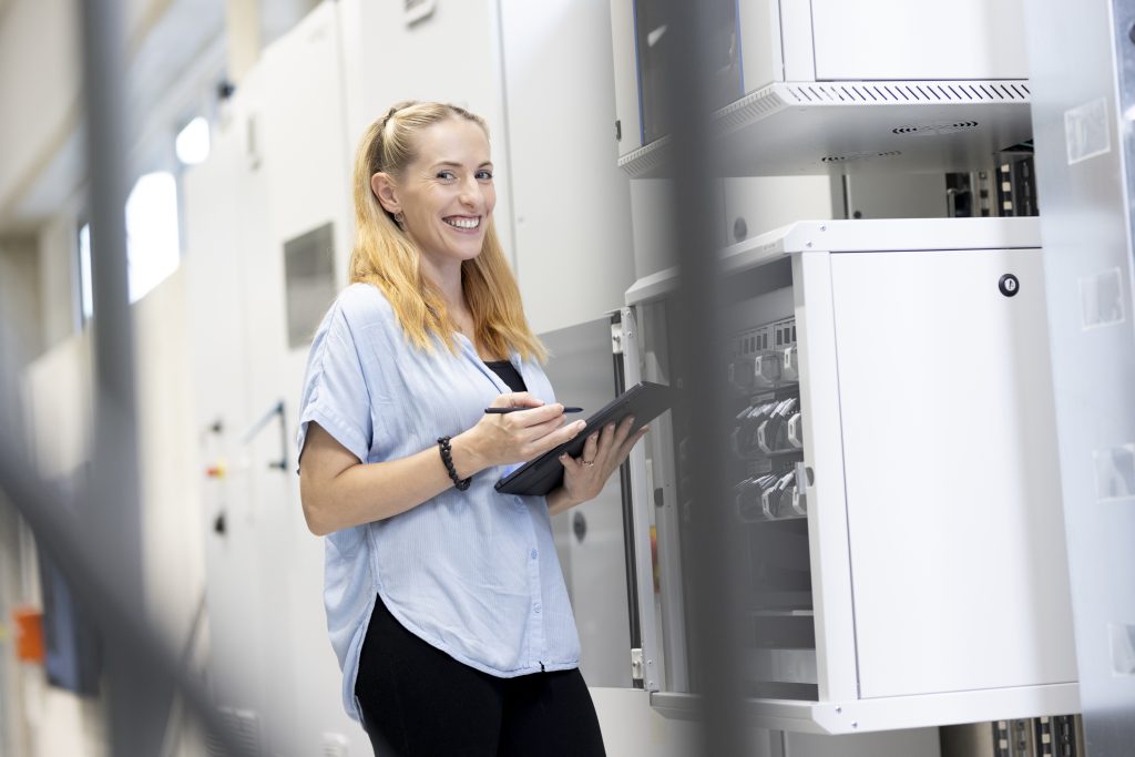 What Does an IT Service Administrator Do? - KNAPP